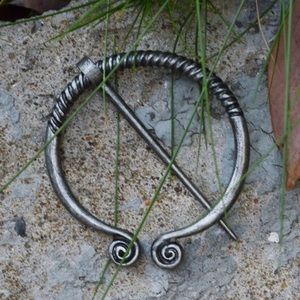 Accessories | Nwt Celtic Medieval Cloak Scarf Kilt Pin Brooch | Poshmark